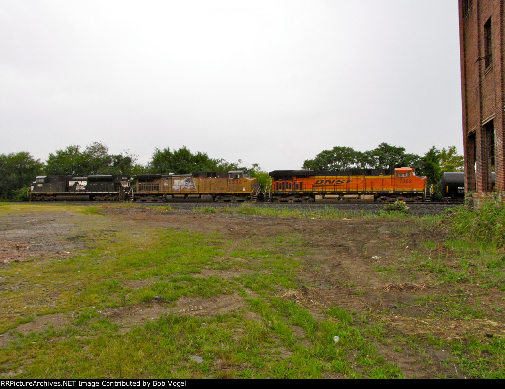 BNSF 7262, UP 5556, and NS 2695